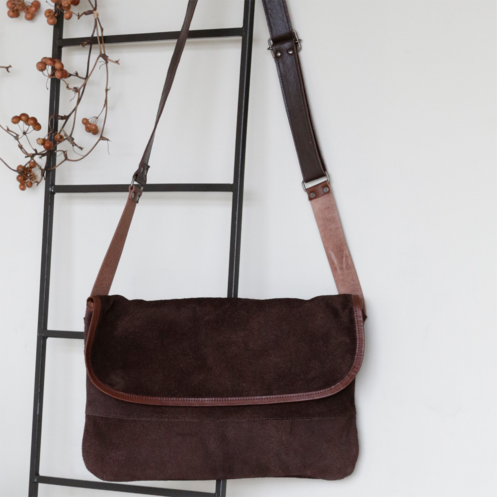 A4サイズ収納OK！なバッグ集めました | 浅草革小物 Kanmi.(カンミ)公式オンラインストア